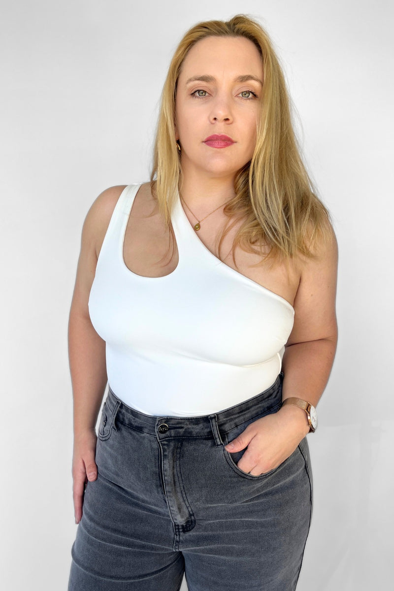 About Us | Contour Clothing | Clothes with Built in Shapewear